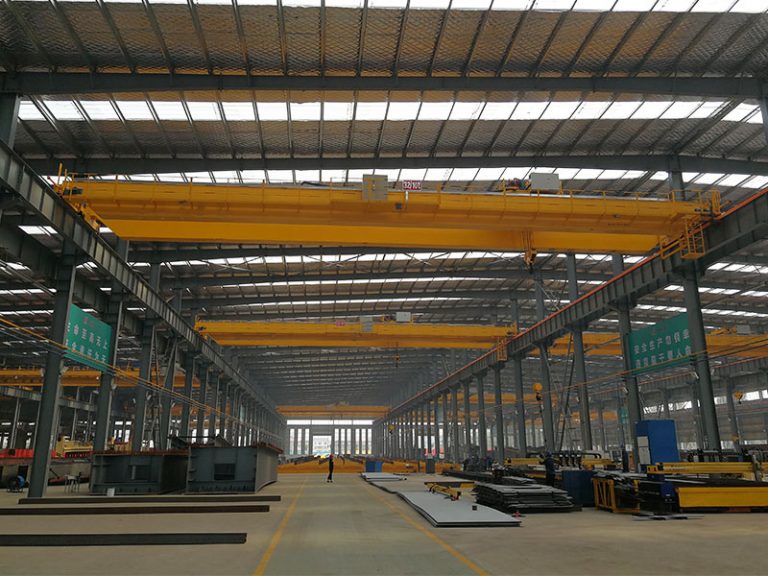 Applications of Double Girder Overhead Cranes in Manufacturing